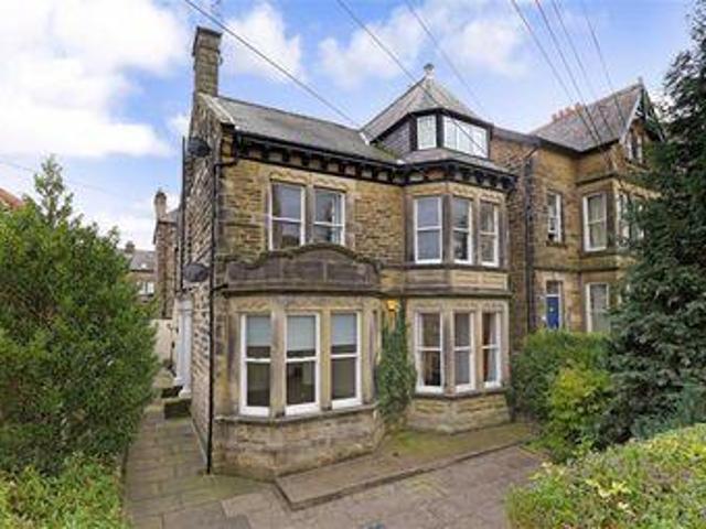 2 Bedrooms Flat for sale in West Cliffe Grove, Harrogate, North Yorkshire HG2