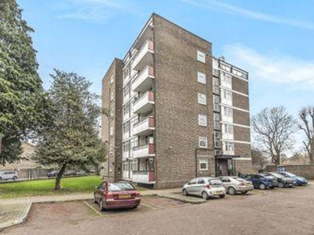 2 Bedrooms Flat for sale in West Drive, London SW16