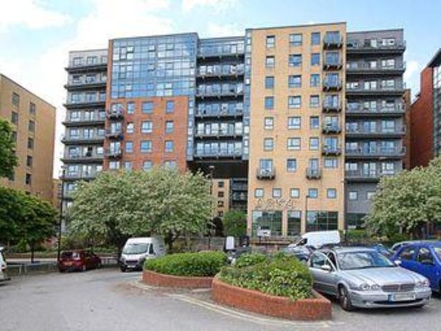 2 Bedrooms Flat for sale in West One Panorama, 18 Fitzwilliam Street, Sheffield, South Yorkshire S1