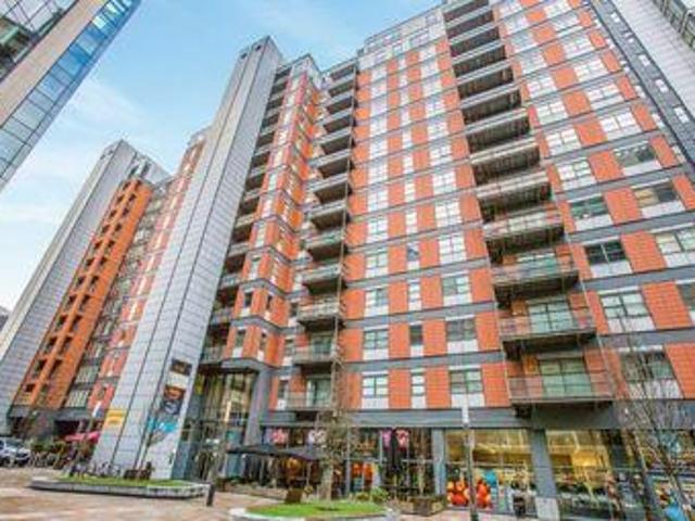 2 Bedrooms Flat for sale in West Point, Wellington Street, Leeds, West Yorkshire LS1