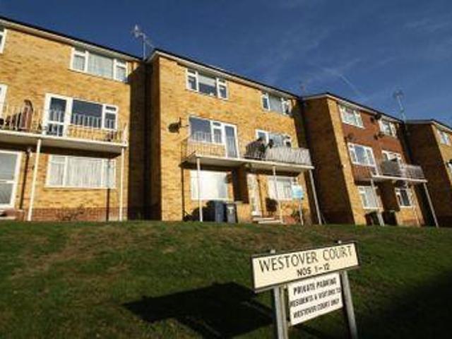 2 Bedrooms Flat for sale in Westover Court, Downley, High Wycombe HP13