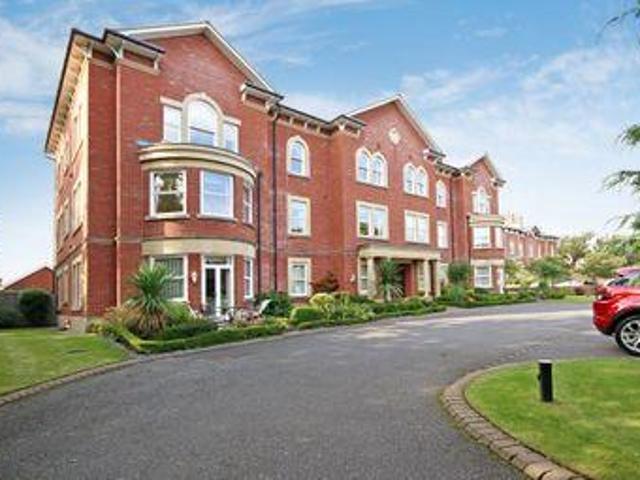 2 Bedrooms Flat for sale in Westcliffe Road, Birkdale, Southport PR8