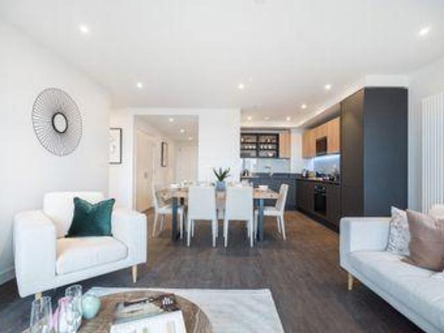 2 Bedrooms Flat for sale in Western Gateway, London E16