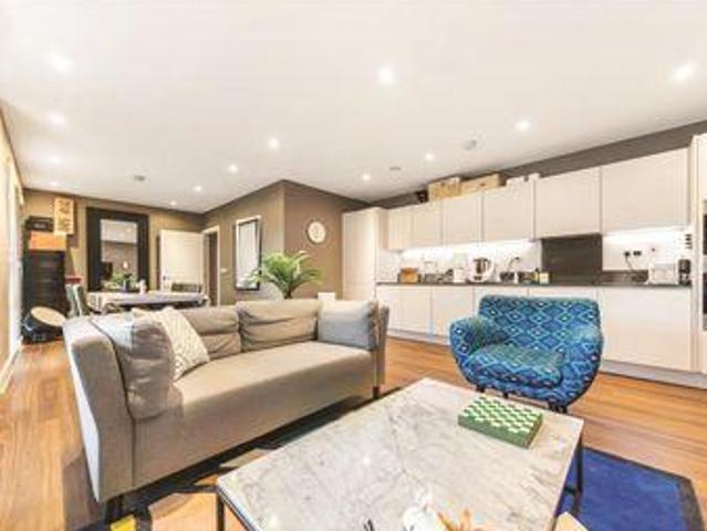 2 Bedrooms Flat for sale in Westleigh Avenue, London SW15