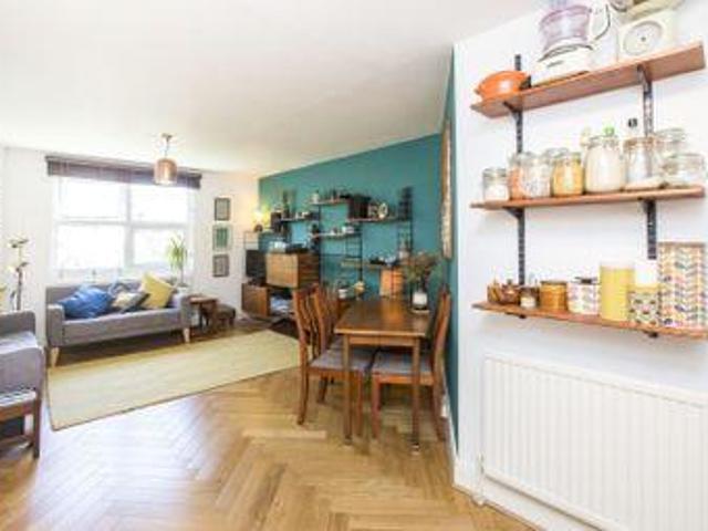 2 Bedrooms Flat for sale in Whitney Road, London E10