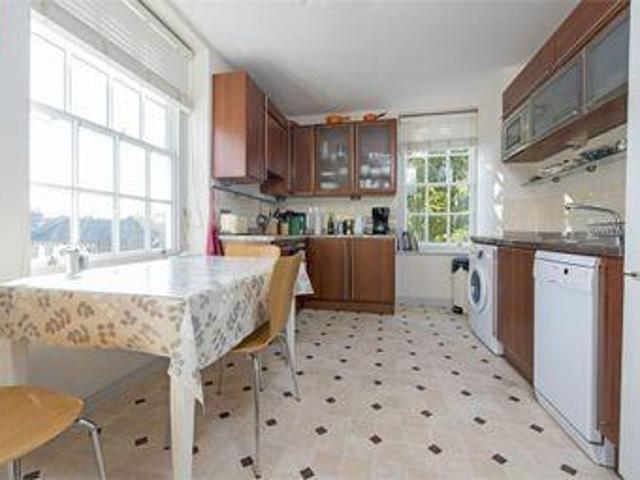2 Bedrooms Flat for sale in White House, Vicarage Crescent, Battersea, London SW11