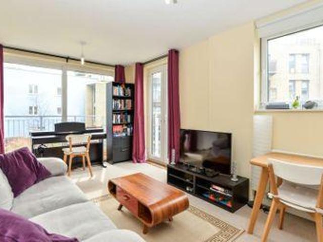 2 Bedrooms Flat for sale in Whitestone Way, Croydon CR0