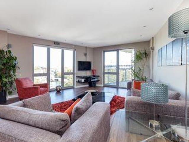 2 Bedrooms Flat for sale in Wick Lane, London E3