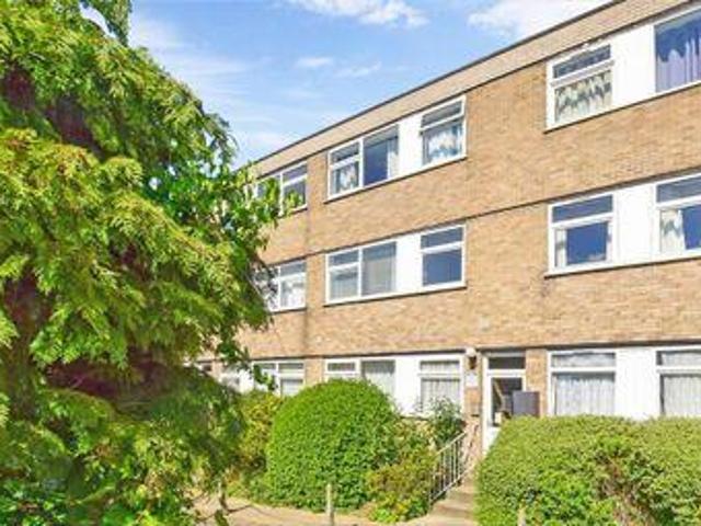 2 Bedrooms Flat for sale in Wickham Road, Shirley, Croydon, Surrey CR0