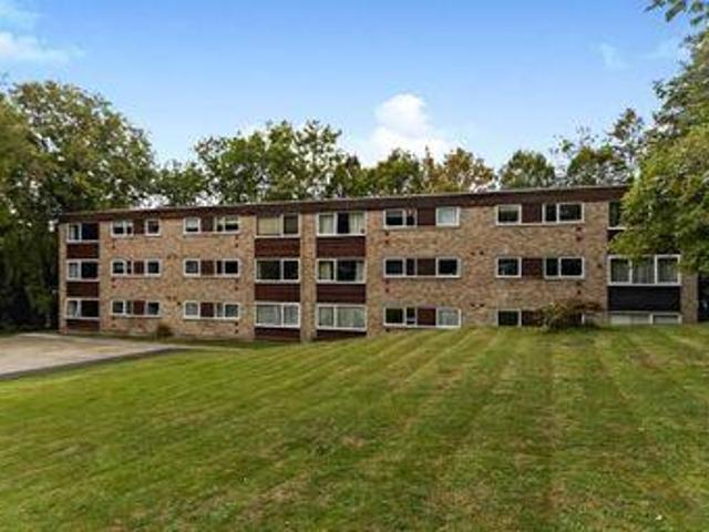 2 Bedrooms Flat for sale in Wildwood Court, Hawkhirst Road, Kenley, Surrey CR8