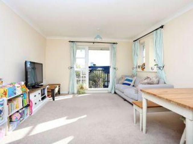 2 Bedrooms Flat for sale in Willow Court, Chiswick W4