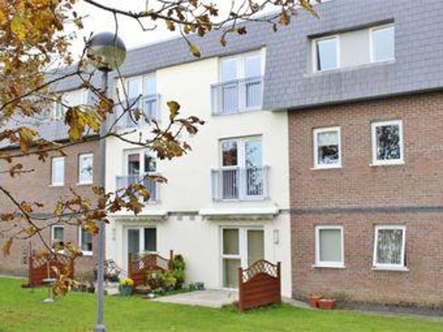 2 Bedrooms Flat for sale in Willow Court, Clyne Common, Bishopston SA3