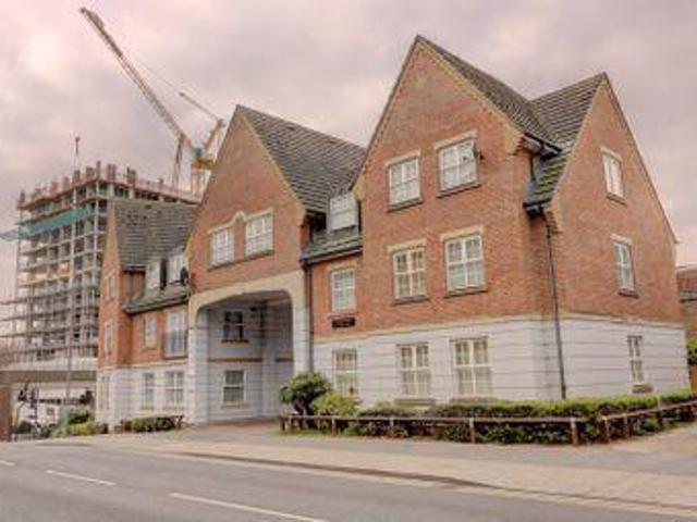 2 Bedrooms Flat for sale in Willow Walk, London E17