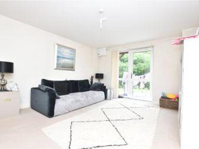 2 Bedrooms Flat for sale in William Court, 36 Chalfont Road, London SE25