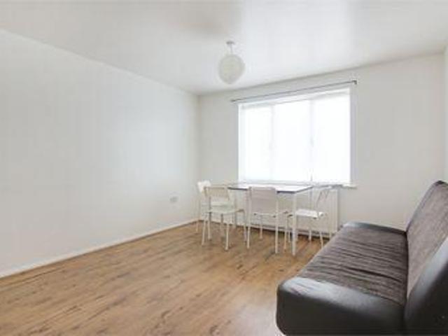 2 Bedrooms Flat for sale in Winchester Court, 242 Billet Road, London E17