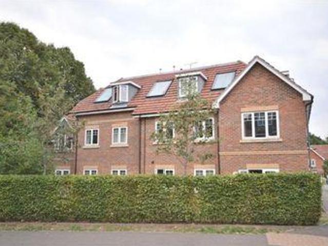 2 Bedrooms Flat for sale in Windermere Gate, Bracknell, Berkshire RG12