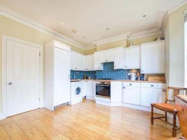 2 Bedrooms Flat for sale in Windsor Road, London E10