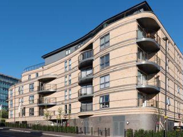 2 Bedrooms Flat for sale in Windsor Road, Slough SL1