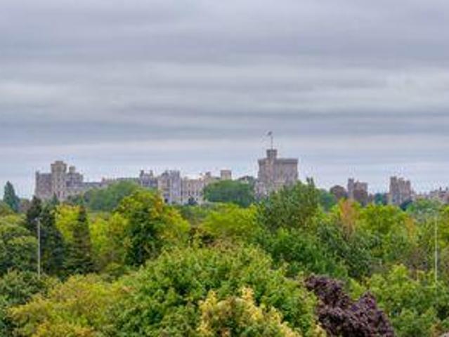 2 Bedrooms Flat for sale in Windsor Road, Slough SL1