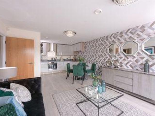 2 Bedrooms Flat for sale in Windsor Road, Slough SL1