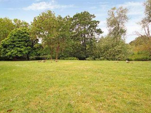 2 Bedrooms Flat for sale in Wren Drive, West Drayton UB7