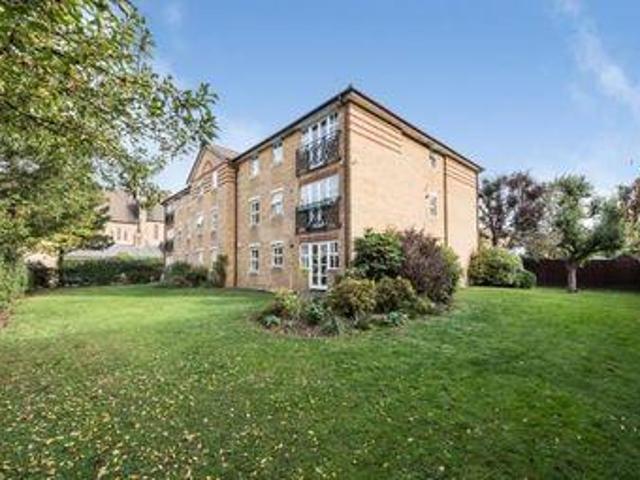 2 Bedrooms Flat for sale in Wycliffe Road, Battersea, London SW11