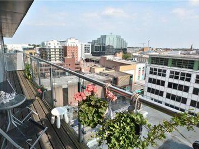 2 Bedrooms Flat for sale in Tower House, 58B High Street, Uxbridge UB8