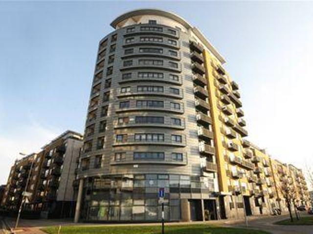 2 Bedrooms Flat for sale in Tarves Way, Greenwich, London SE10