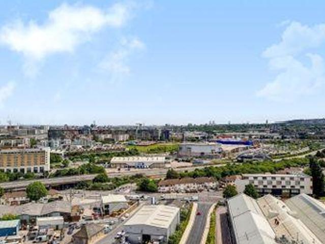 2 Bedrooms Flat for sale in Telcon Way, Greenwich, London SE10