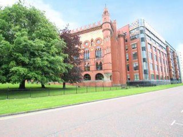 2 Bedrooms Flat for sale in Templeton Court, Glasgow, Lanarkshire G40