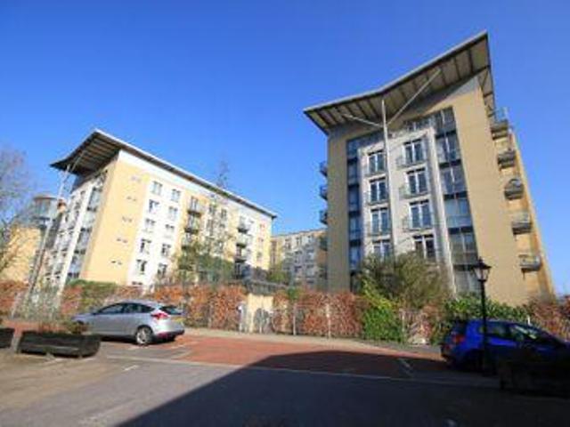 2 Bedrooms Flat for sale in The Meridian, Kenavon Drive, Reading RG1