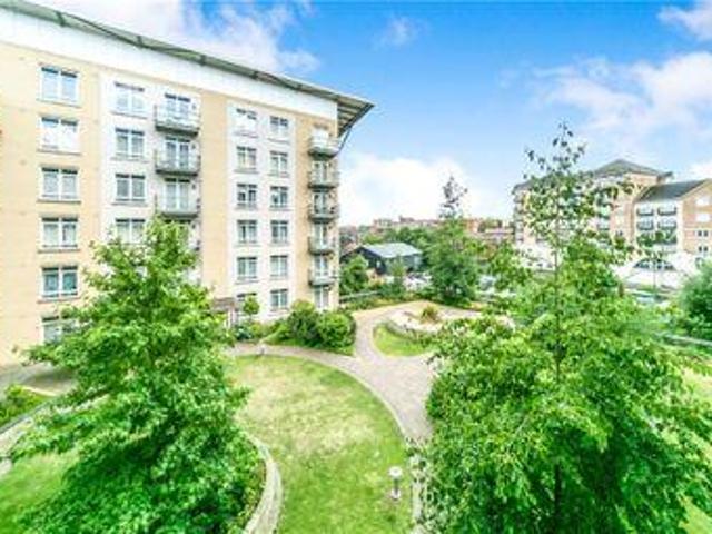 2 Bedrooms Flat for sale in The Meridian, Kenavon Drive, Reading RG1
