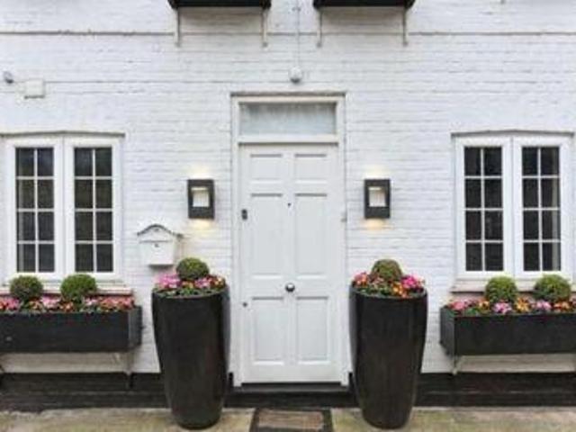 2 Bedrooms Flat for sale in The Mount, London NW3