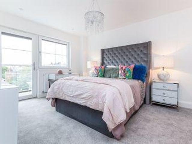 2 Bedrooms Flat for sale in The Avenue, Eastbourne BN21