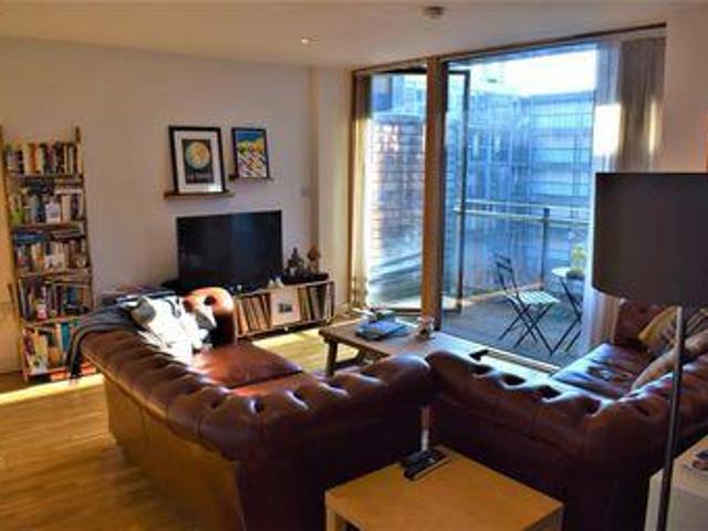2 Bedrooms Flat for sale in The Base, Arundel Street, Castlefield, Manchester M15