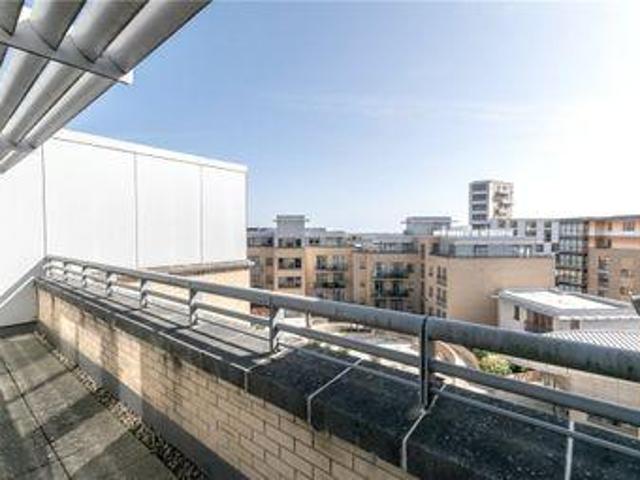 2 Bedrooms Flat for sale in The Belvedere, Homerton Street, Cambridge CB2