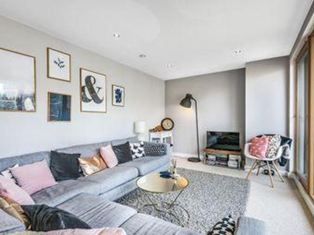 2 Bedrooms Flat for sale in The Boulevard, Leeds LS10
