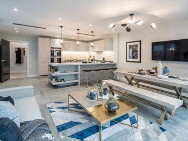 2 Bedrooms Flat for sale in The Claves, Millbrook Park, Inglis Way, London NW7