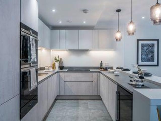 2 Bedrooms Flat for sale in The Claves, Millbrook Park, Inglis Way, London NW7