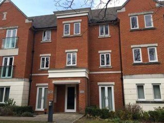 2 Bedrooms Flat for sale in The Comptons, Comptons Lane, Horsham, West Sussex RH13