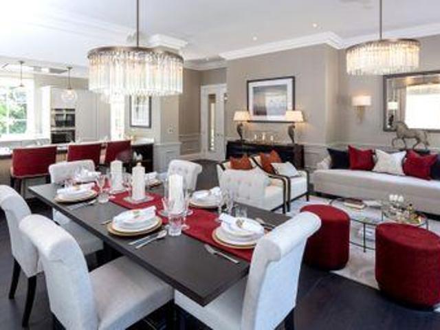 2 Bedrooms Flat for sale in The Drive, Ickenham UB10