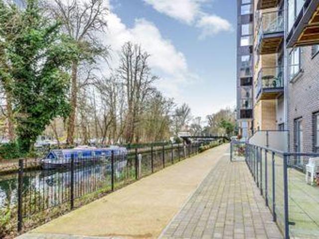 2 Bedrooms Flat for sale in The Embankment, Hemel Hempstead HP3