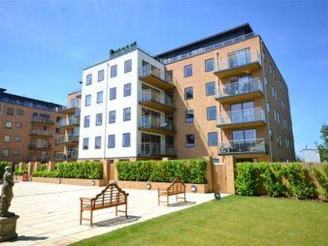 2 Bedrooms Flat for sale in The Fitzroy Collection, Old Bracknell Lane West, Bracknell, Berkshire RG12