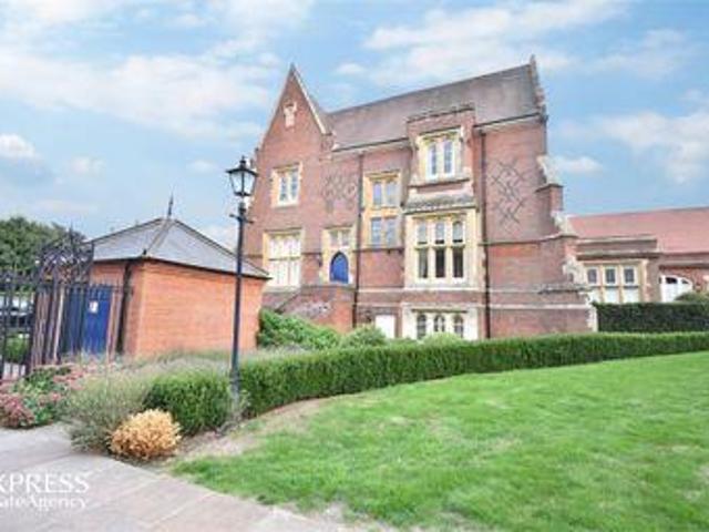 2 Bedrooms Flat for sale in The Galleries, Warley, Brentwood, Essex CM14