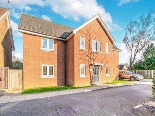 2 Bedrooms Flat for sale in The Glade, Storrington, Pulbrorough, West Sussex RH20