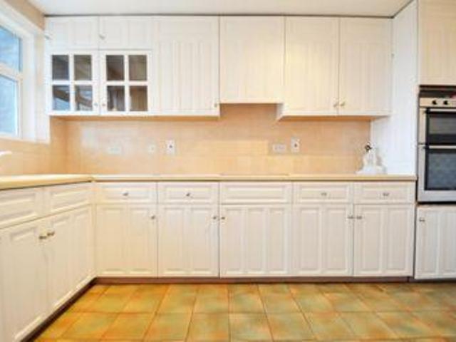 2 Bedrooms Flat for sale in The Grange, The Knoll, Ealing W13