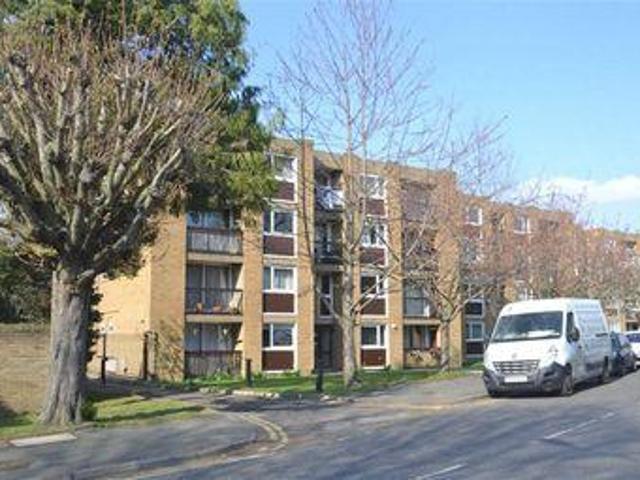 2 Bedrooms Flat for sale in The Hawthorns, Mulgrave Road, Sutton SM2