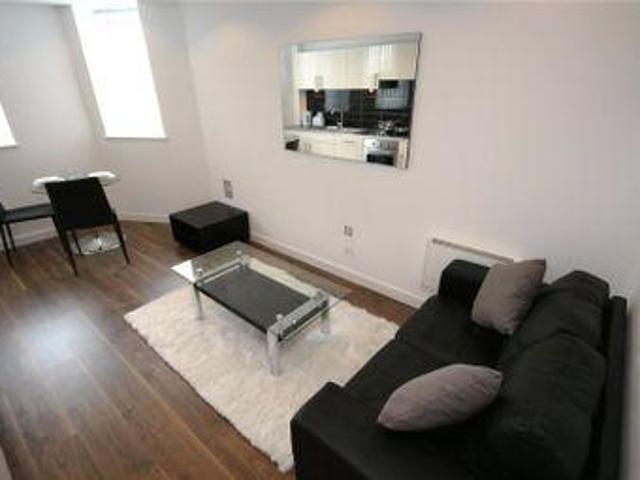 2 Bedrooms Flat for sale in The Heart, Media City UK, Blue, Salford Quays M50