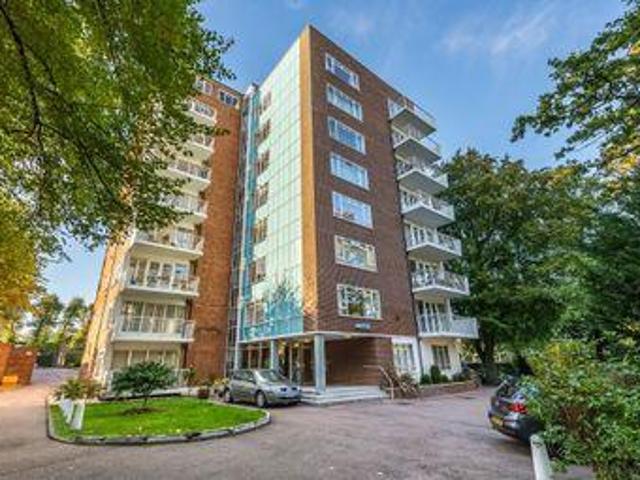 2 Bedrooms Flat for sale in The Hollies, New Wanstead, London E11