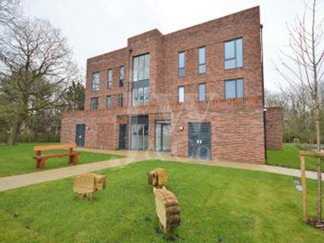 2 Bedrooms Flat for sale in The Kestrels, Bricket Wood, St. Albans, Hertfordshire. AL2